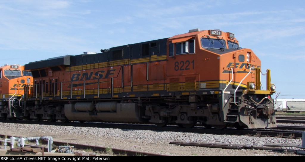 BNSF 8221